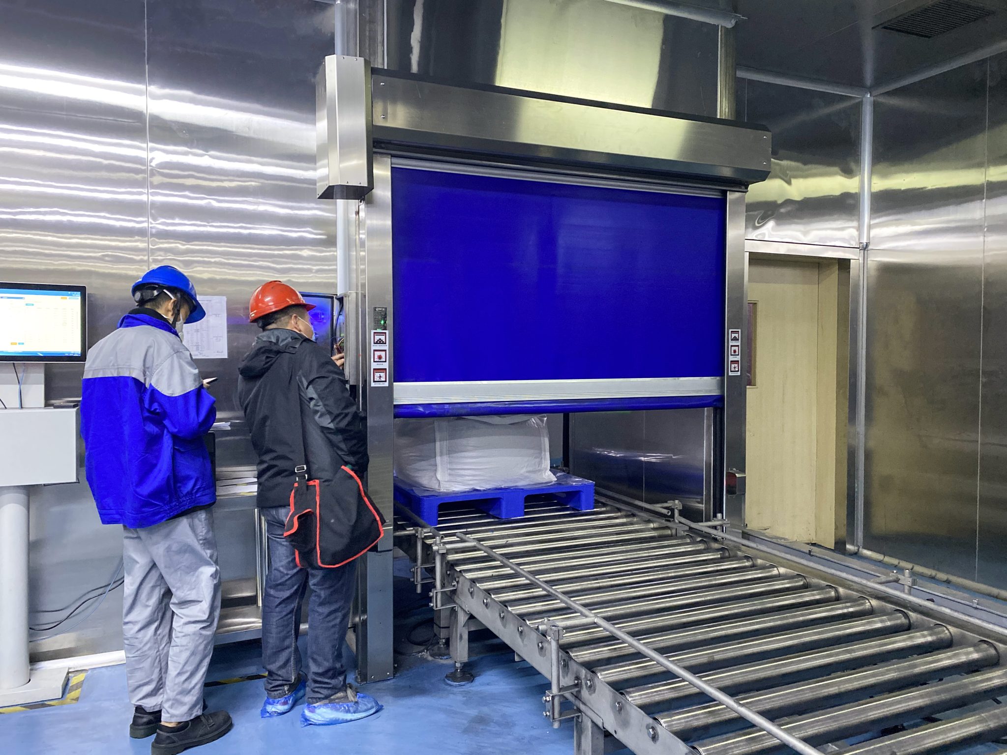 The fast roller door meets the requirements of the production conveyor ...